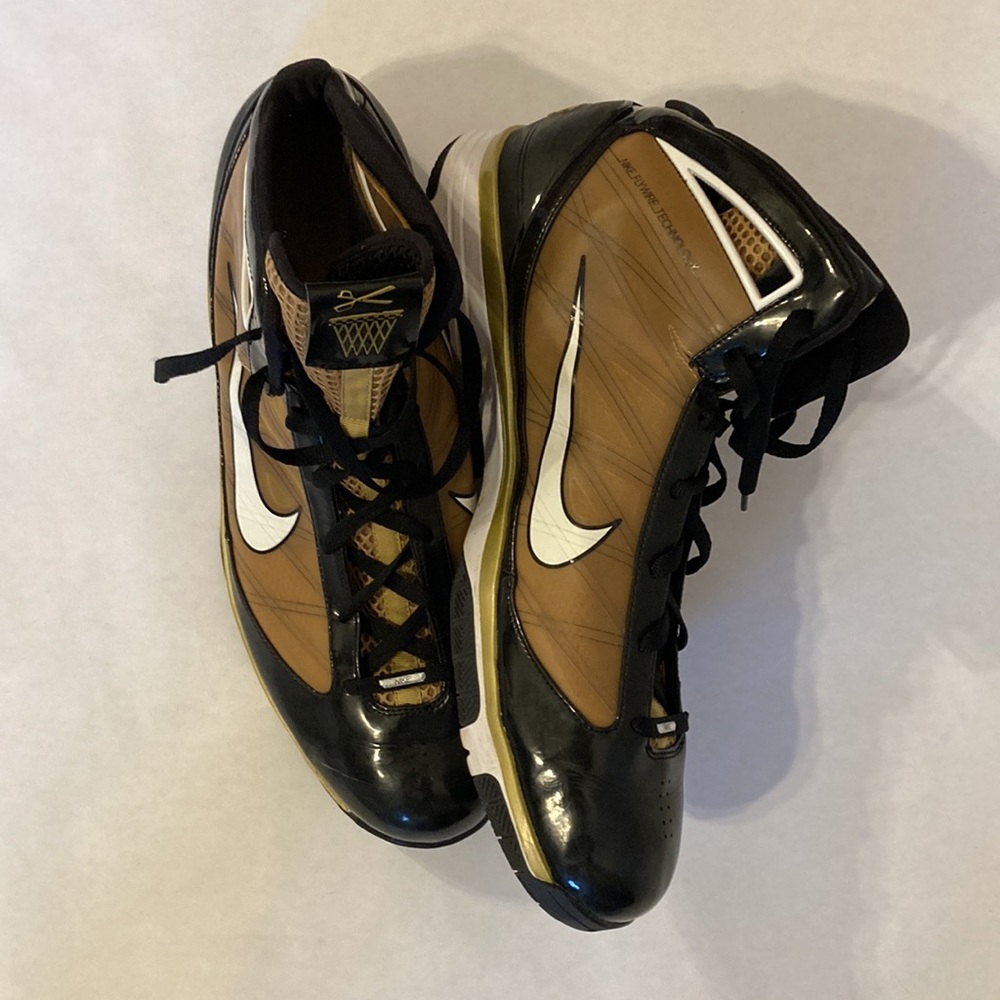 Nike Flywire Hyperize Black And Gold Shoes - Gem